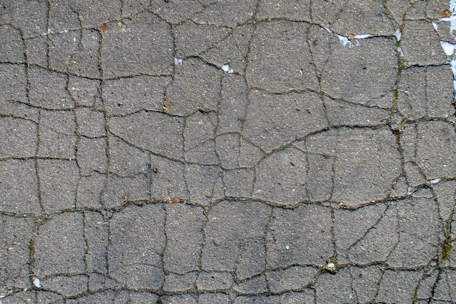 Fix Small Cracks in Concrete Surfaces